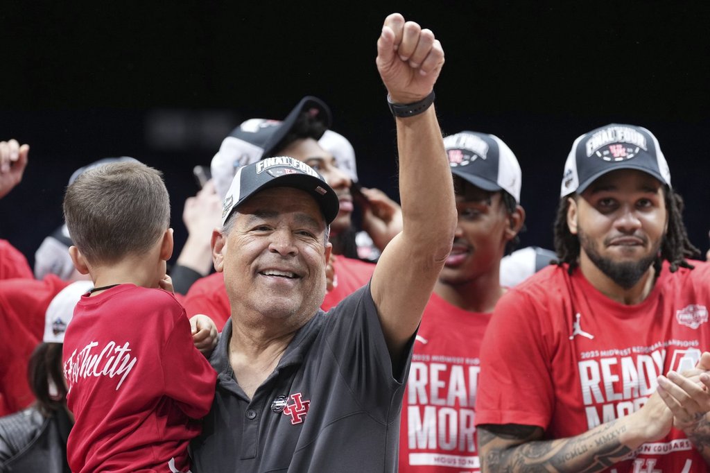 Once pariahs, now winners, Final Four coaches Pearl, Sampson a ...