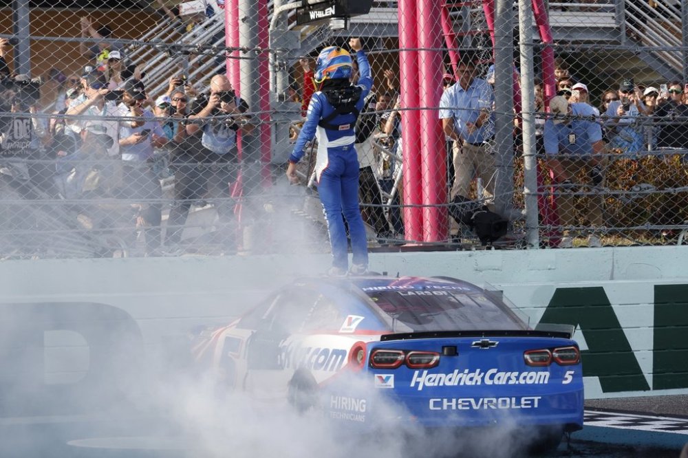 Kyle Larson wins Cup Series at Homestead, finishes one race shy of ...