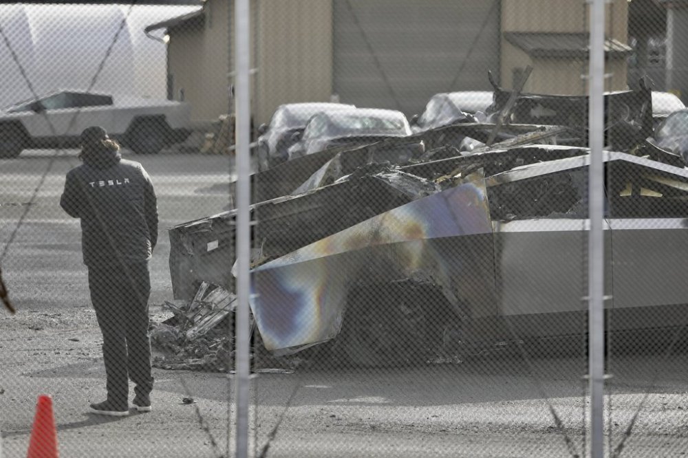 Fire that damaged four Tesla Cybertrucks in Seattle under investigation ...
