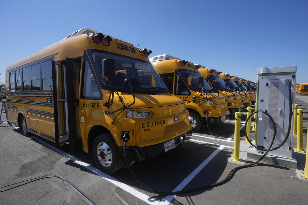 California expands its electric school bus fleet as federal freeze paused efforts elsewhere ...