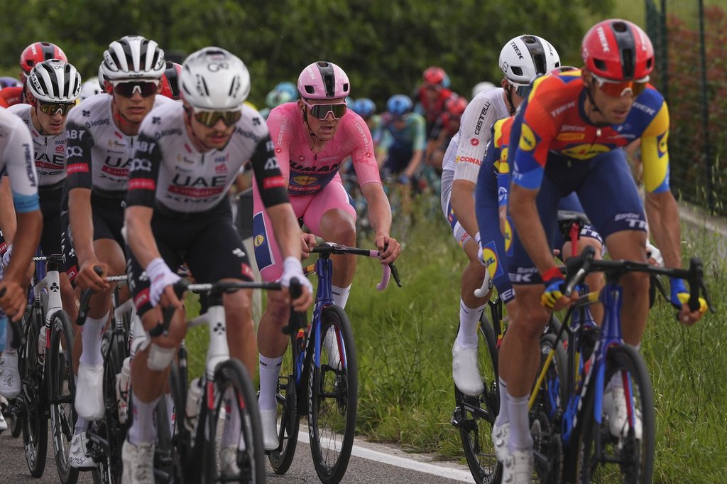 Pedersen makes it 3 wins out of 5 at Giro d’Italia to extend his ...