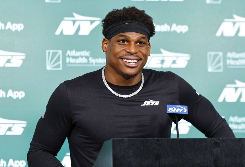 Jets tryout Giovanni Williams looks to join brothers Quinnen and Quincy ...