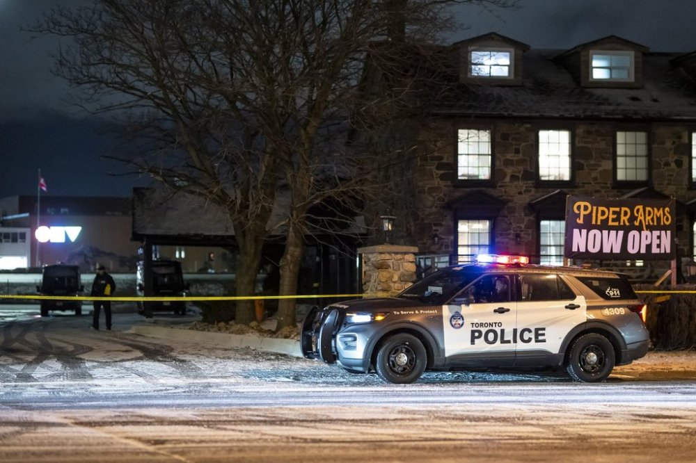Police make arrests in mass shooting at Toronto pub, string of related ...