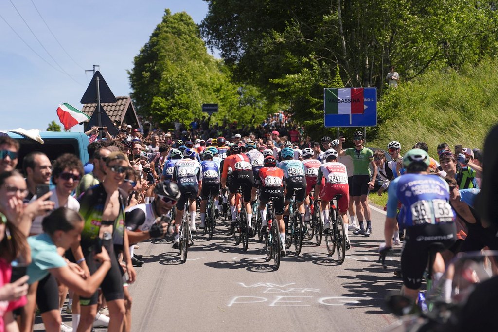 Del Toro takes it easy during 18th stage of Giro as Denz wins with solo ...