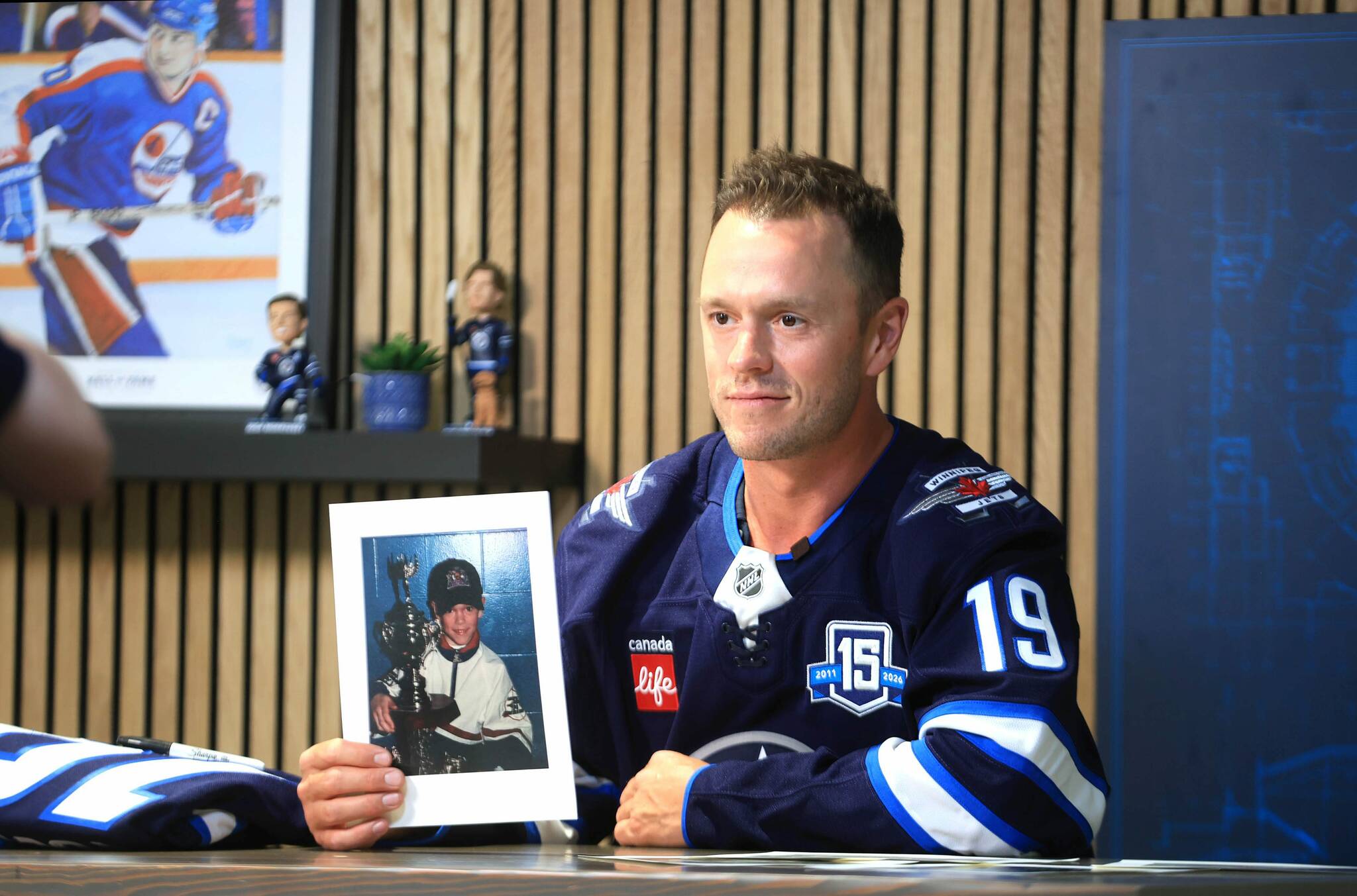 Toews receives hero’s welcome as newest Jet – Winnipeg Free Press