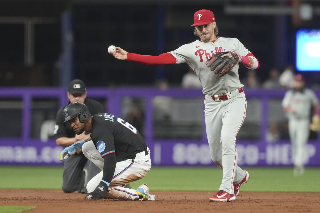 Bryson Stott hits 3-run homer and Phillies go deep 4 times in 9-3 win ...