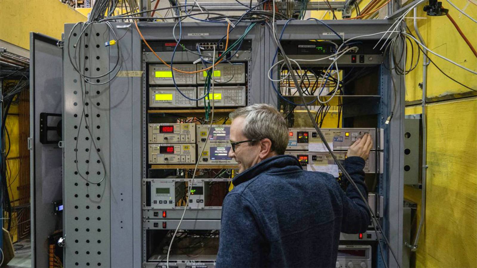 U of W physics prof makes chilling Canadian scientific breakthrough ...