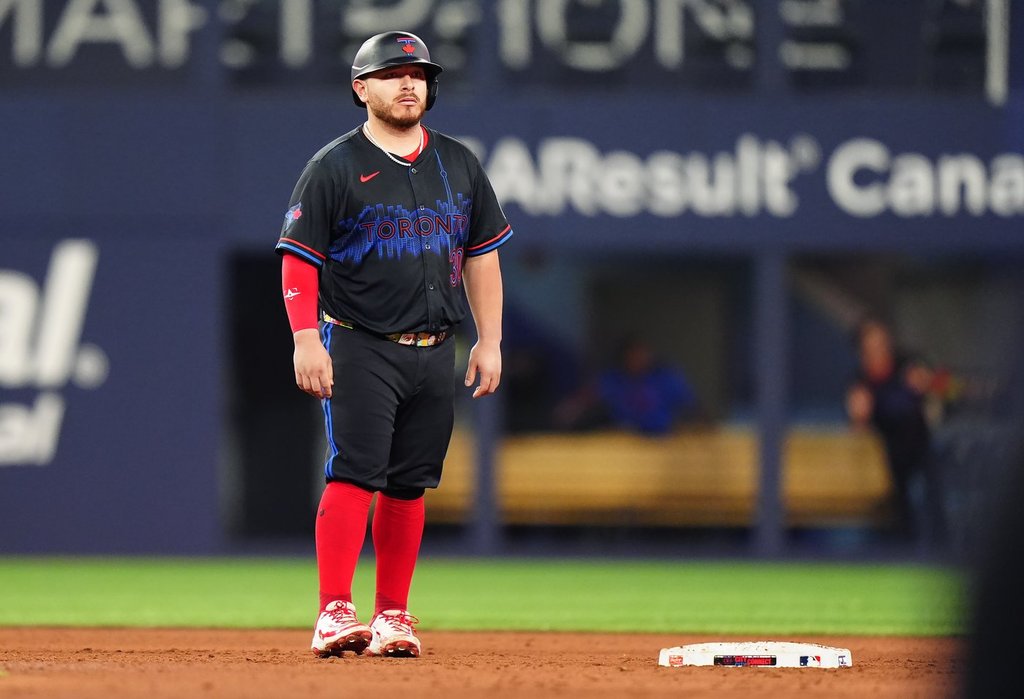 Kirk plays hero, steals first career base in Blue Jays’ 6-5 win over ...