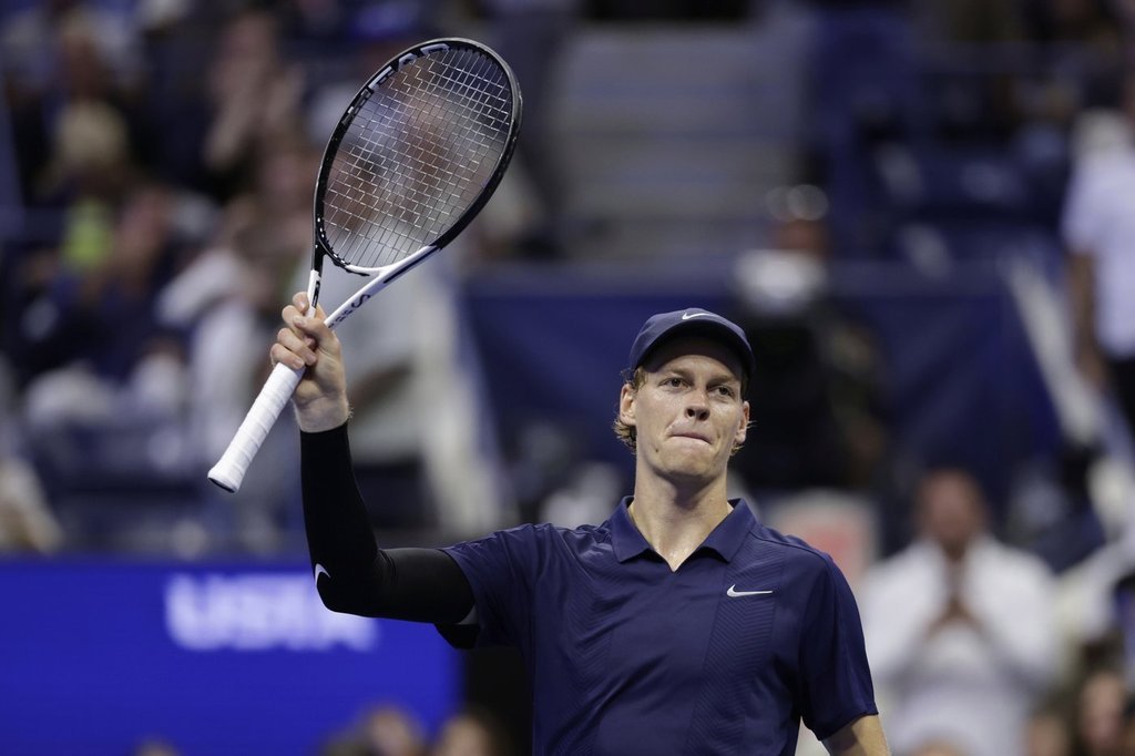 Fan attempts to open Jannik Sinner’s bag after his fourth-round match ...