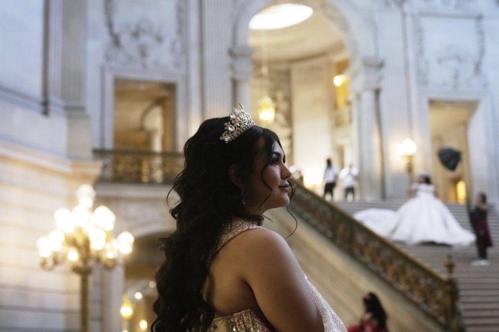 San Francisco’s City Hall becomes backdrop for striking quinceañera ...