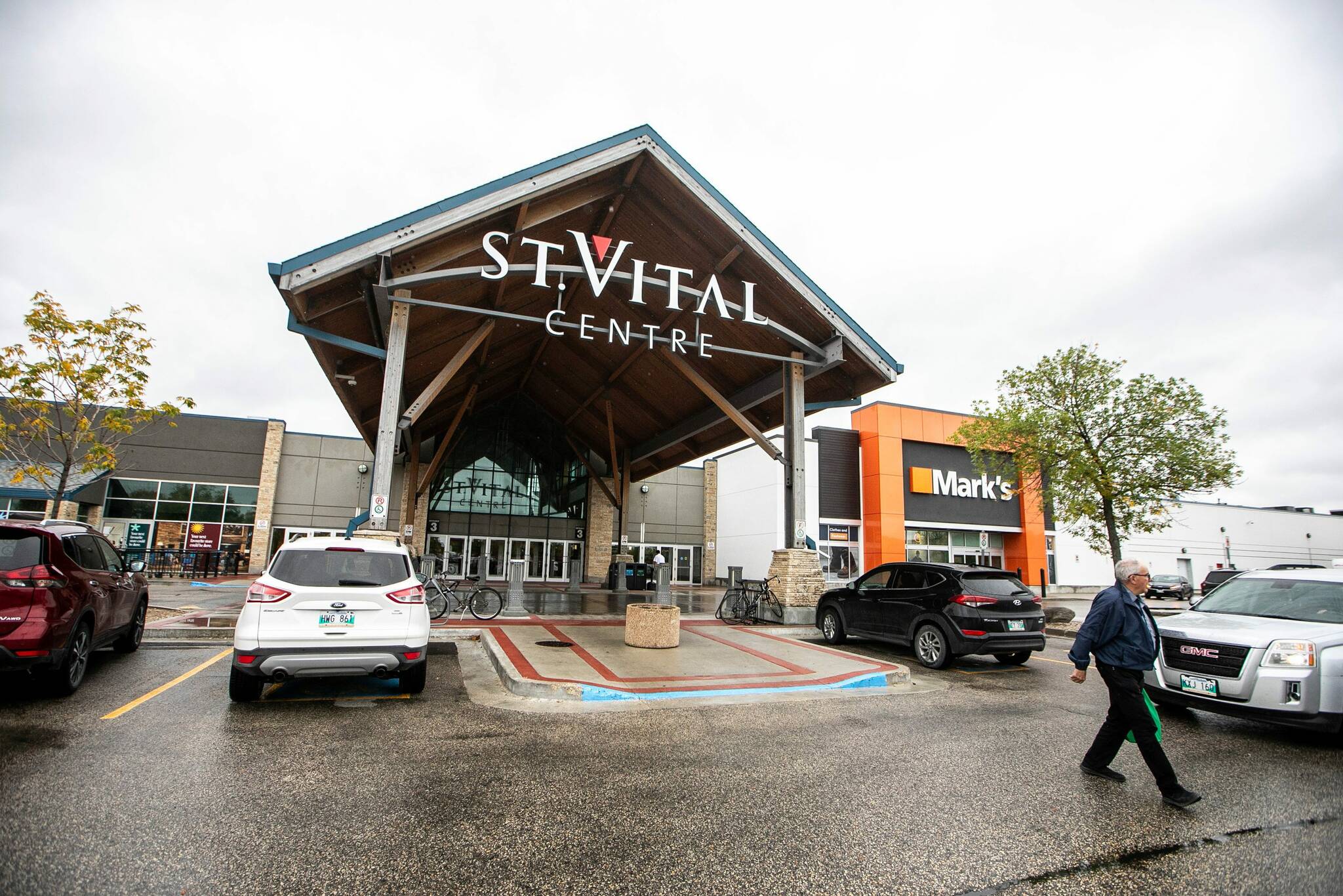 St. Vital Centre shuffles space for yet-unnamed new tenant – Winnipeg ...
