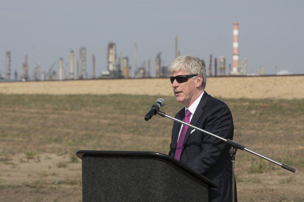 Ottawa discussing future of emissions cap with Alberta, oil companies ...