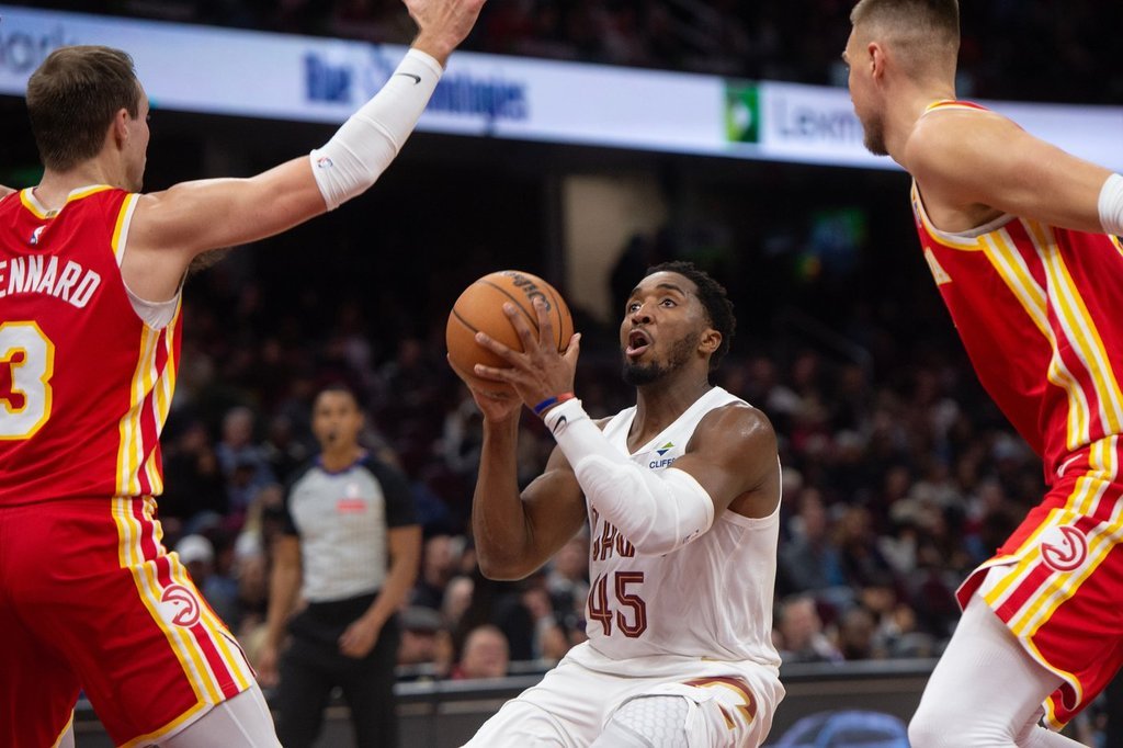 Donovan Mitchell scores 37 points as Cavaliers down Young-less Hawks ...