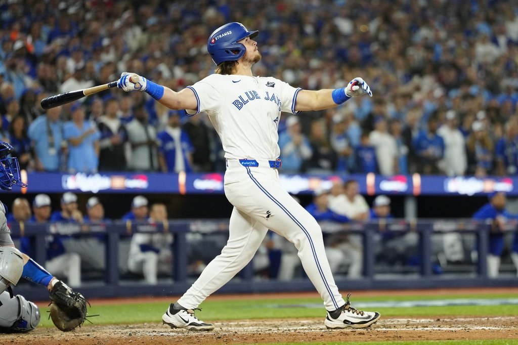 Barger’s career season continues with pinch-hit grand slam in Game 1 of ...