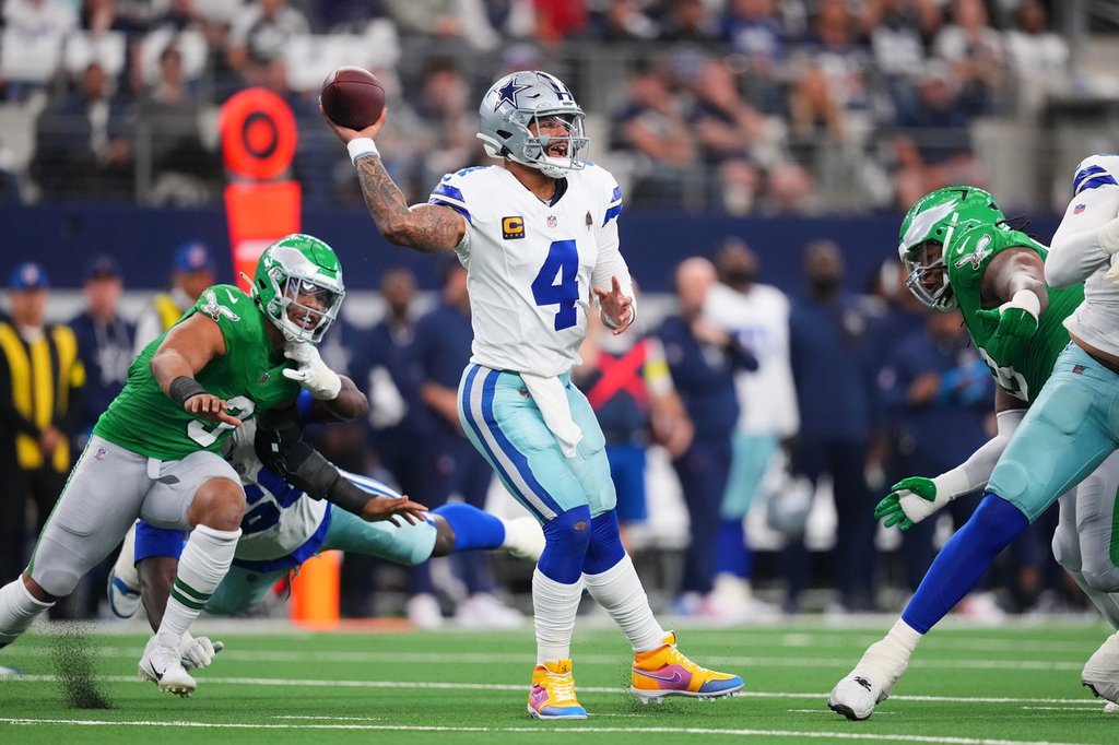 Dak Prescott breaks Tony Romo’s franchise record for yards passing with ...