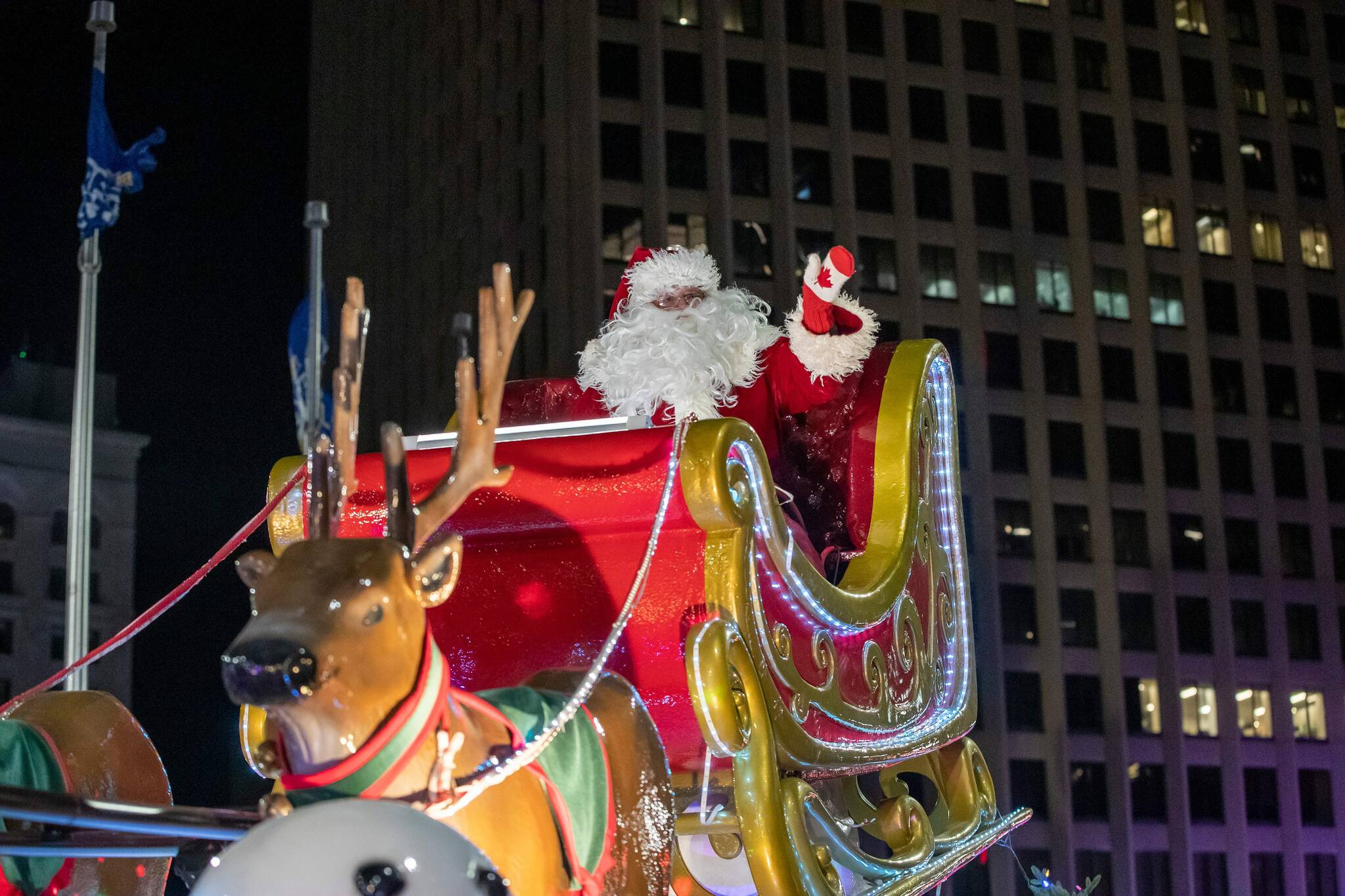 In pictures: Santa parade lights up downtown – Winnipeg Free Press