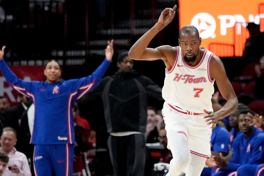 Durant has 23 points as Rockets beat Wizards 135-112, extending ...