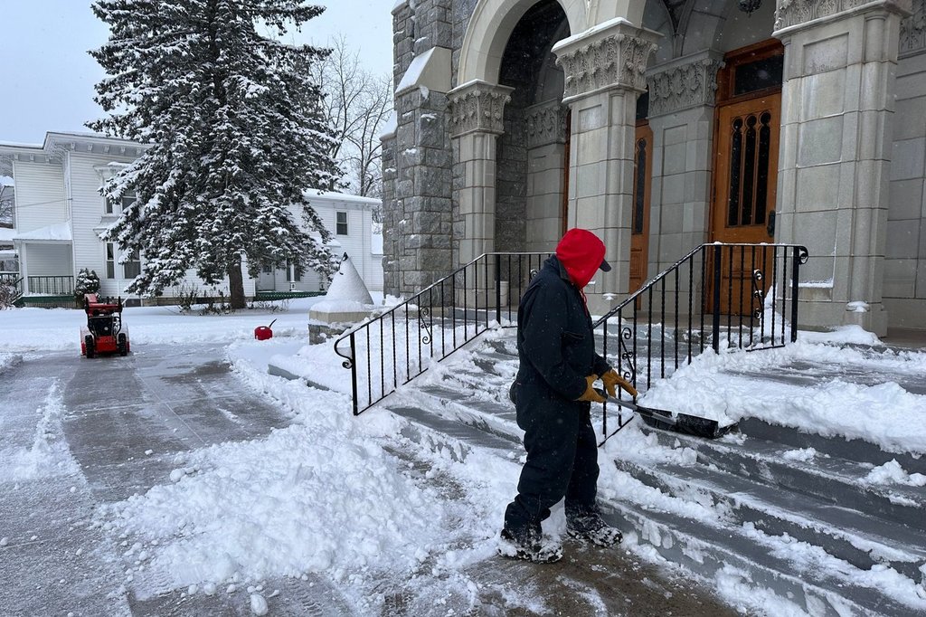 Winter storms bring snow, freezing rain and cold as Thanksgiving ...