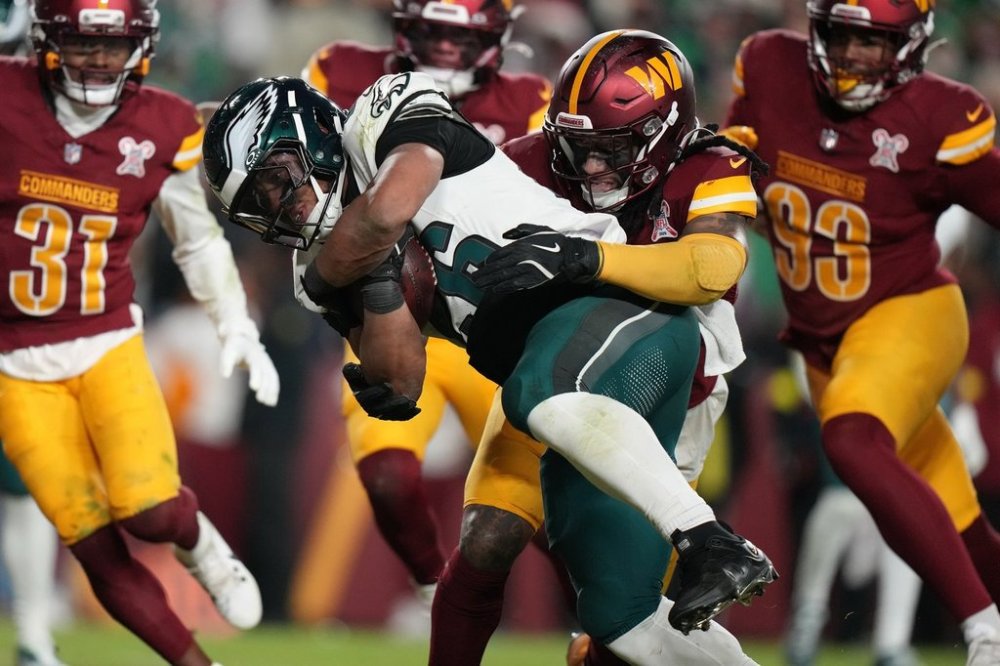 3 players are ejected after a brawl late in the Eagles’ game against ...
