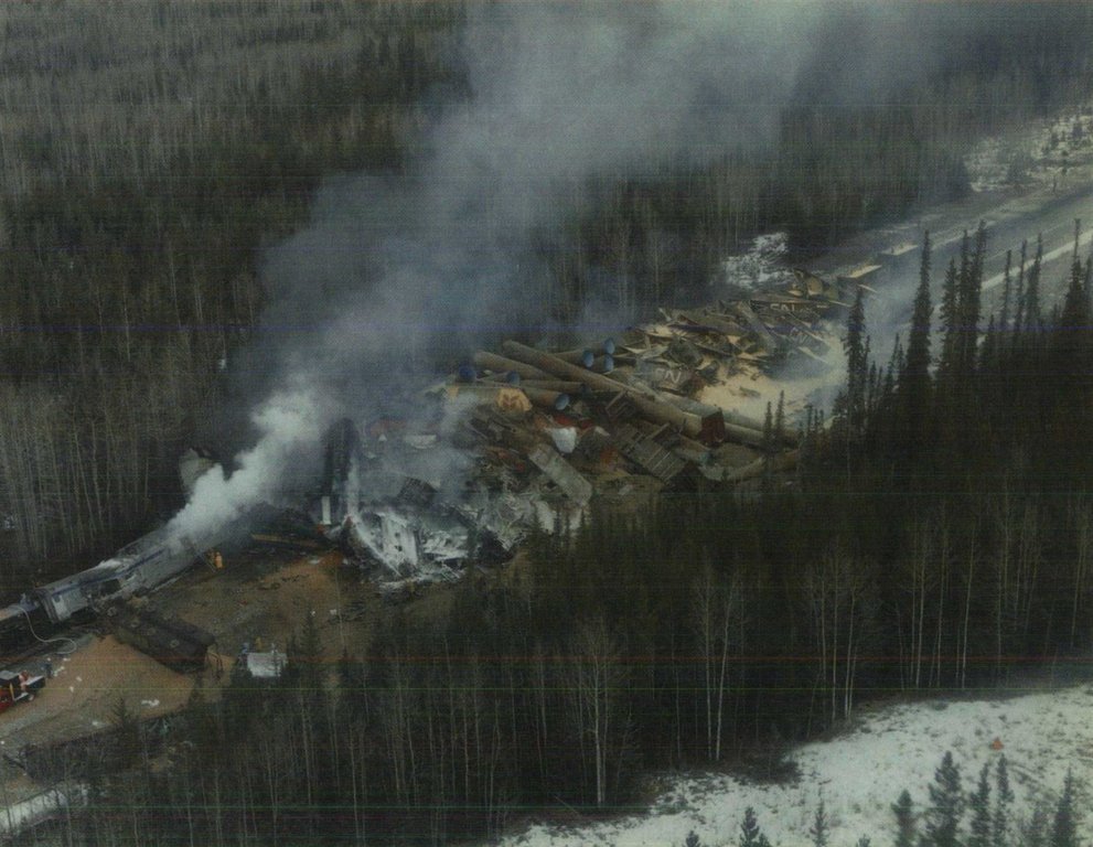 Tangled cars and billowing smoke: Remembering Hinton rail disaster 40 ...