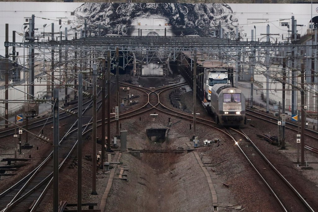 Channel Tunnel disruption affects Eurostar and vehicle shuttle between ...