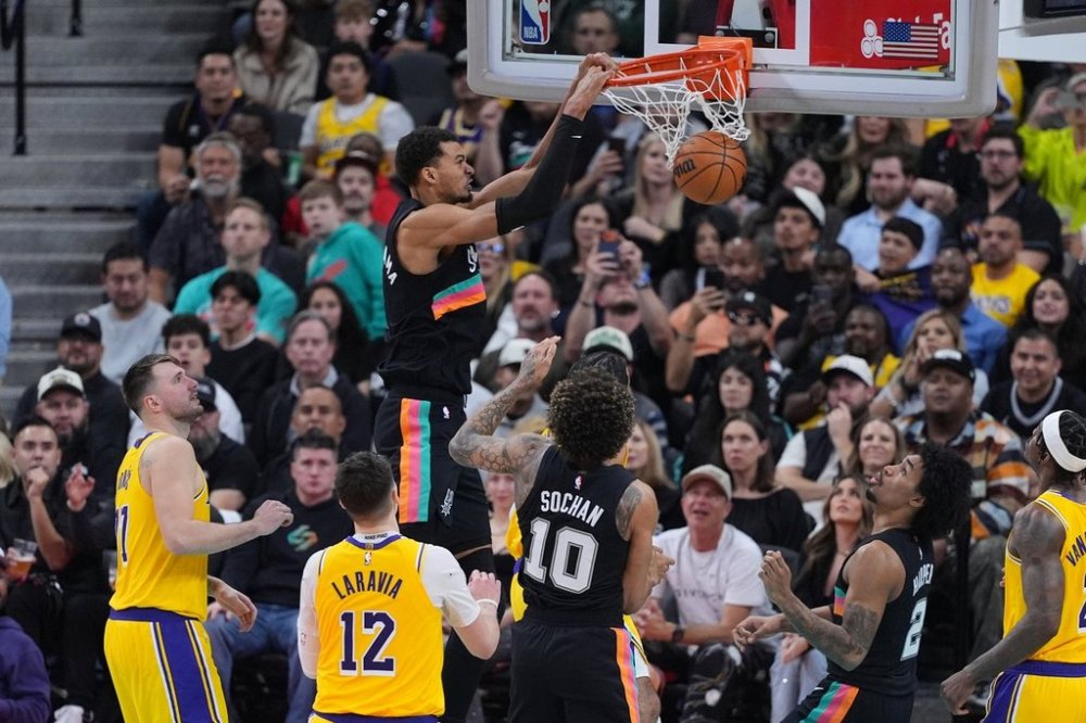 Johnson and Wembanyama fuel Spurs to win over Lakers 107-91, despite ...