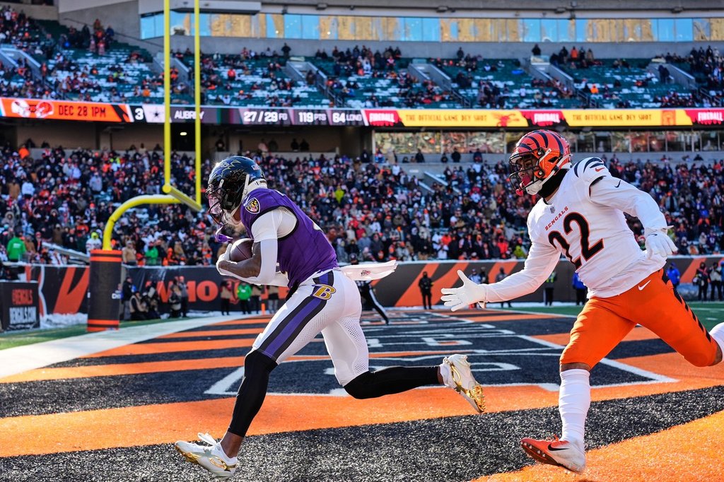 Lamar Jackson’s 2 TD passes, long pick-6 propel Ravens to 24-0 win over ...