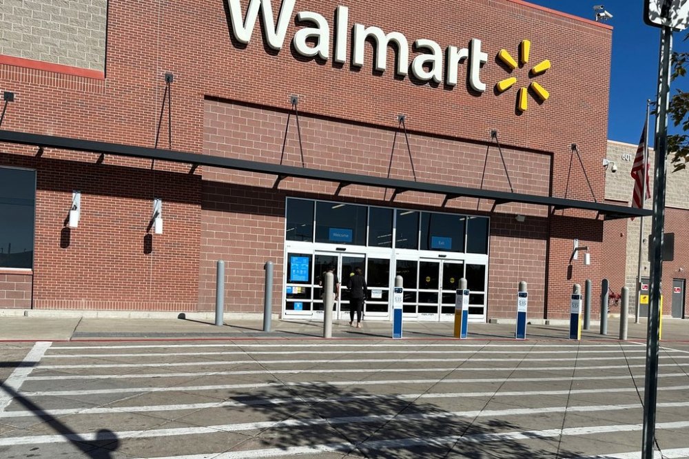 Here’s what stores are open, and which ones are closed, on Christmas ...