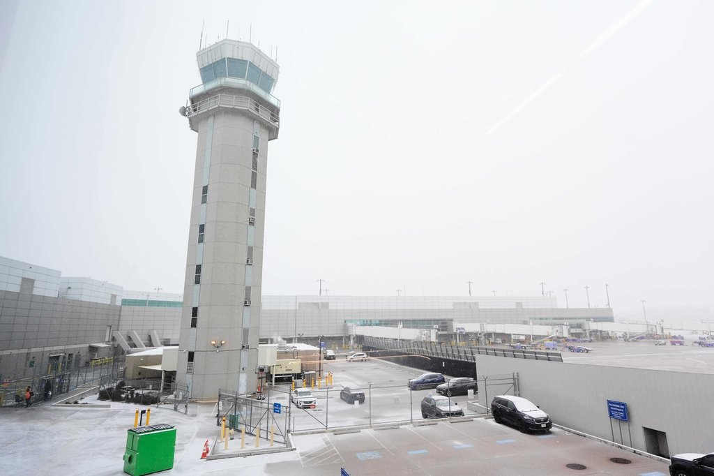 US airlines and airports brace for a brutal travel day amid massive ...