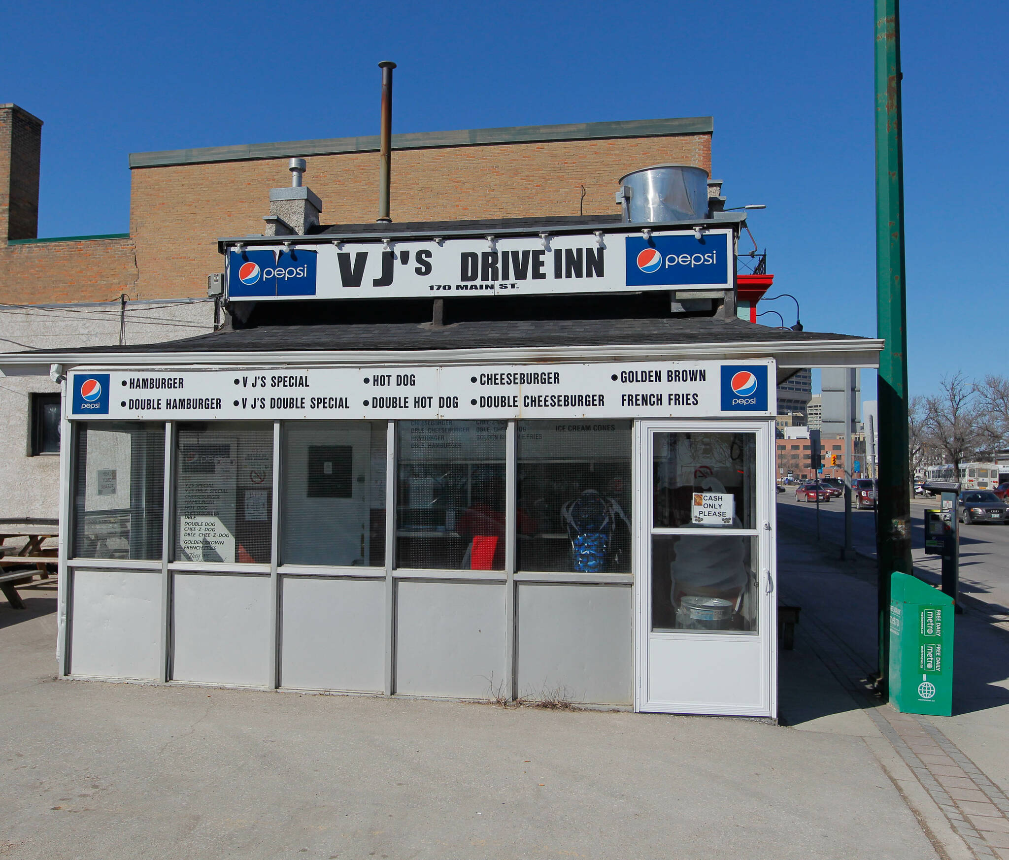 American actor praises burgers at VJ’s Drive Inn – Winnipeg Free Press