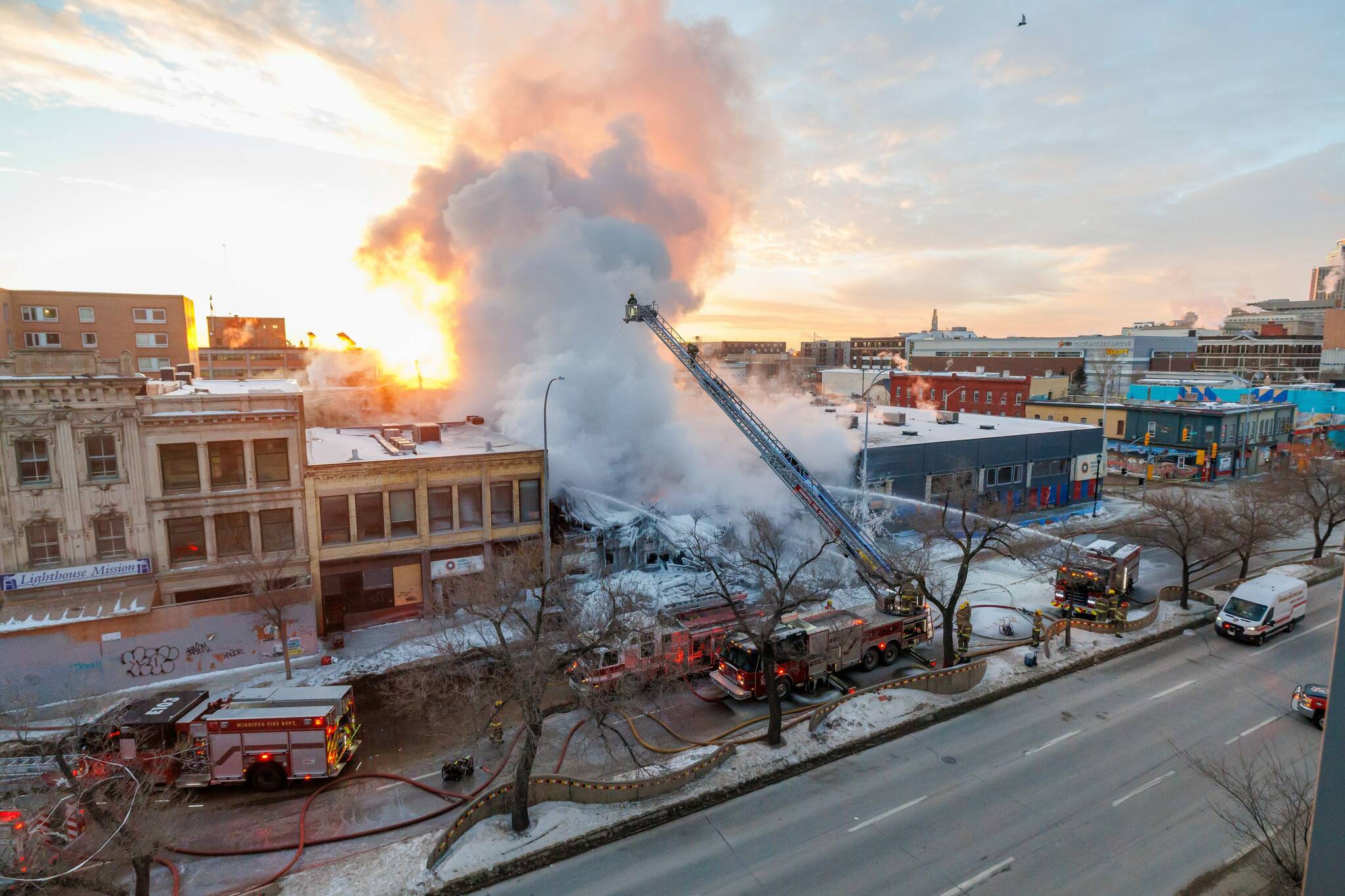 Vacant Main Street hotel ‘total loss’ after overnight fire – Winnipeg ...