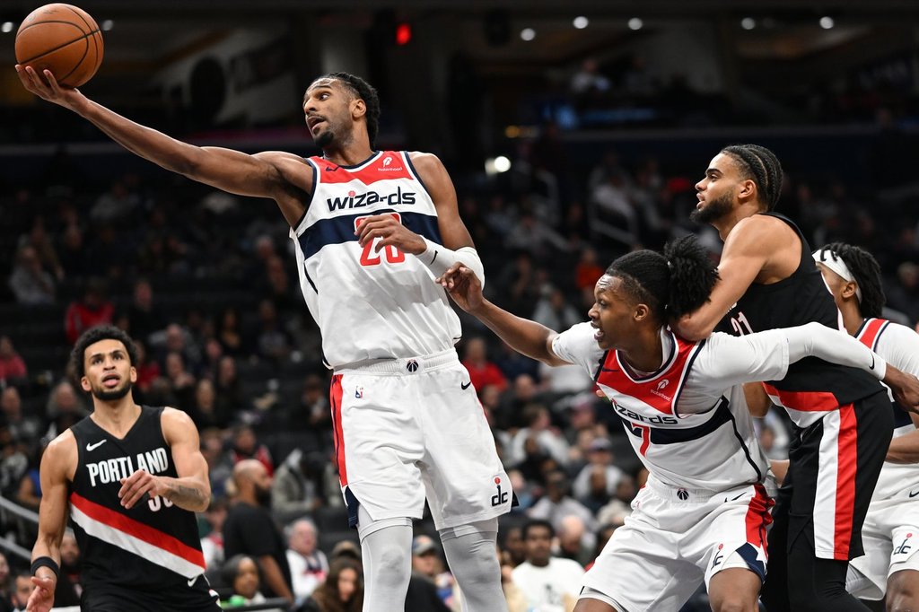 In a battle of young big men, Alex Sarr helps the Wizards snap a pair ...