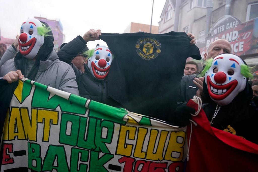 Man United fans wear clown masks in latest protest at club’s owners ...