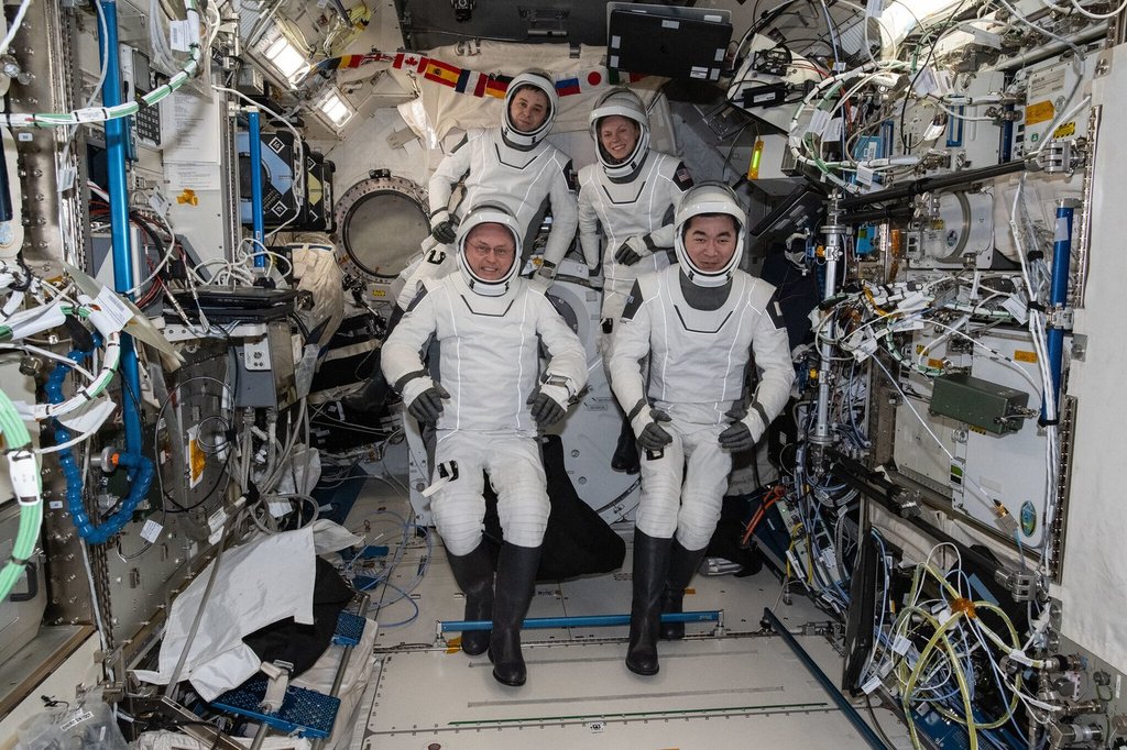 Ailing astronaut returns to Earth early in NASA’s first medical ...