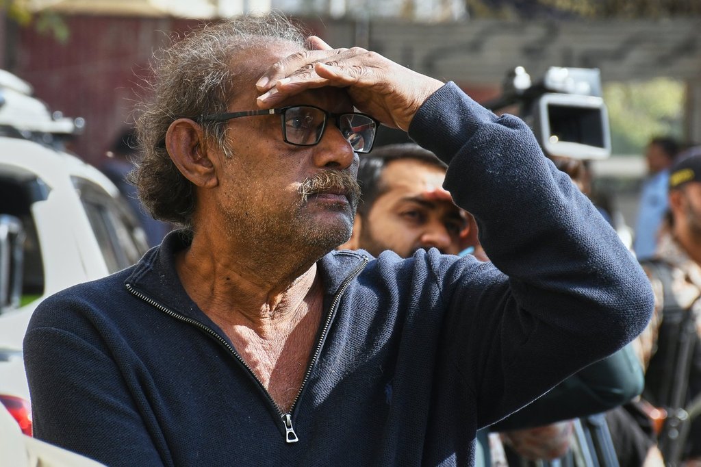Death toll in Pakistan shopping plaza fire rises to 67, officials say ...