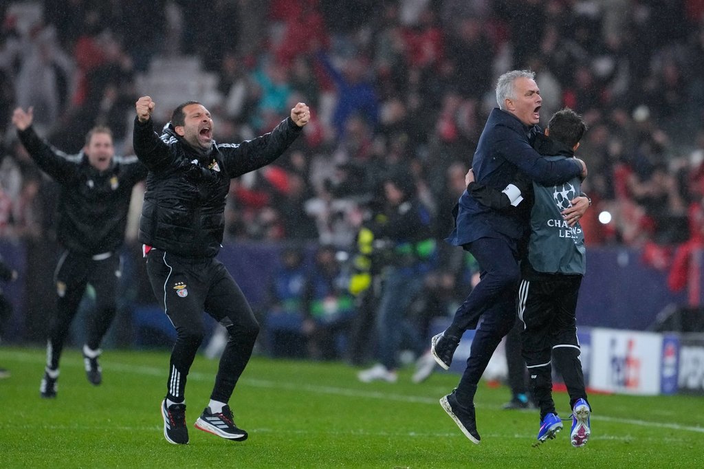 Goalkeeper’s stoppage-time header sends Benfica to Champions League ...