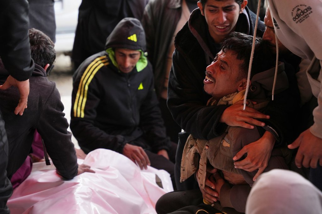 Israeli fire kills 11 Palestinians in Gaza, including two children ...