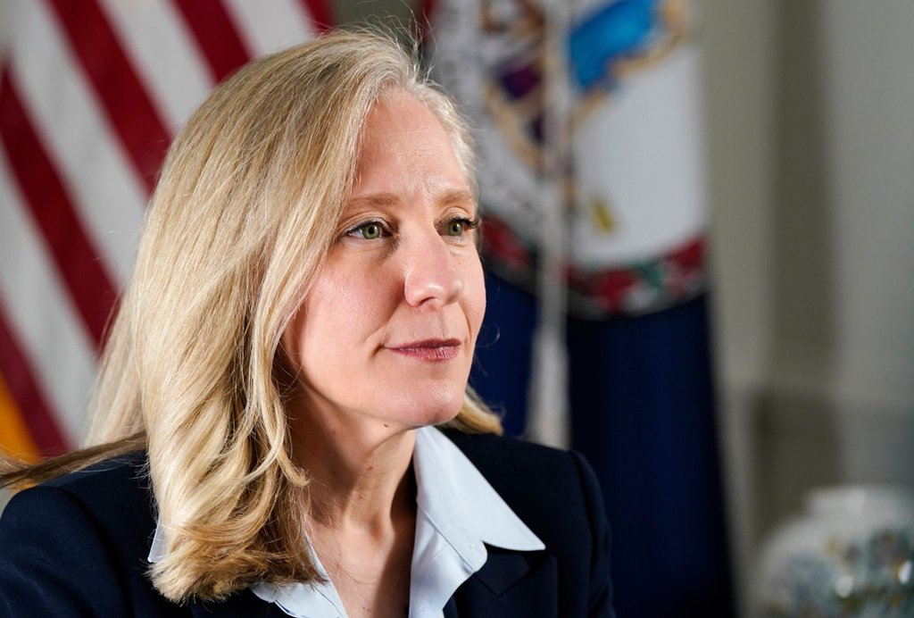 Abigail Spanberger sworn in as Virginia’s first woman governor ...