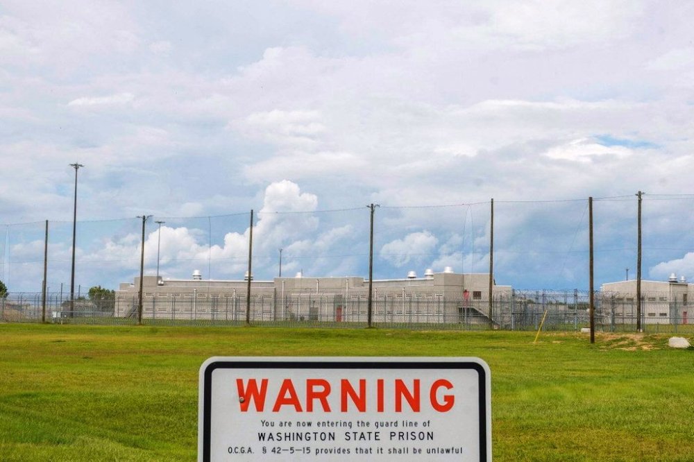 Georgia prison fight kills 3 inmates and injures over a dozen ...