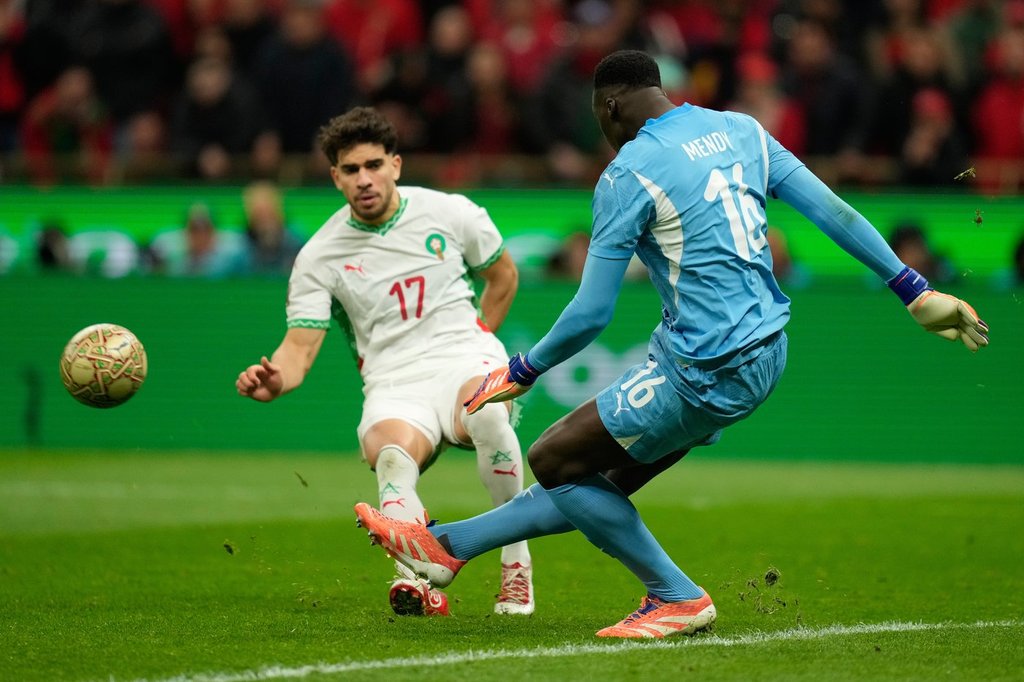 The towel tussle that made Senegal’s second-choice goalkeeper a ...