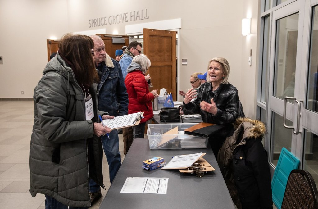 Hundreds line up near Edmonton to sign petition calling for vote on ...