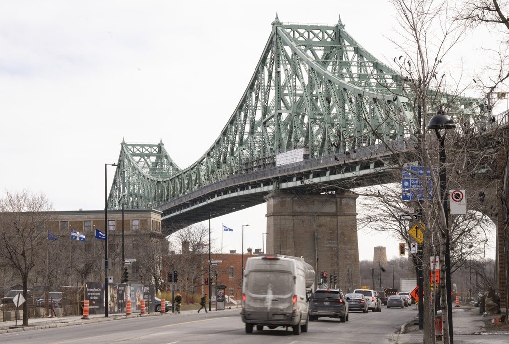 Fire forces closure of Montreal’s Jacques Cartier bridge during morning ...
