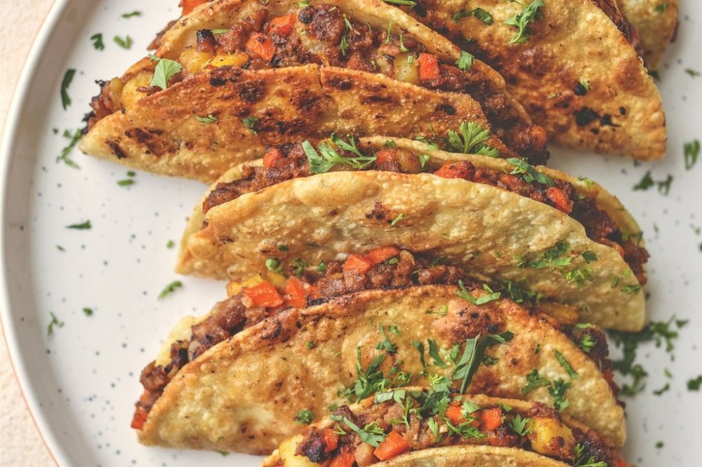 This beef taco recipe from the cookbook ‘Plantas’ uses salsa for ...