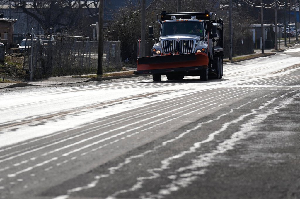 More than half the US threatened with ice, snow and cold in massive ...