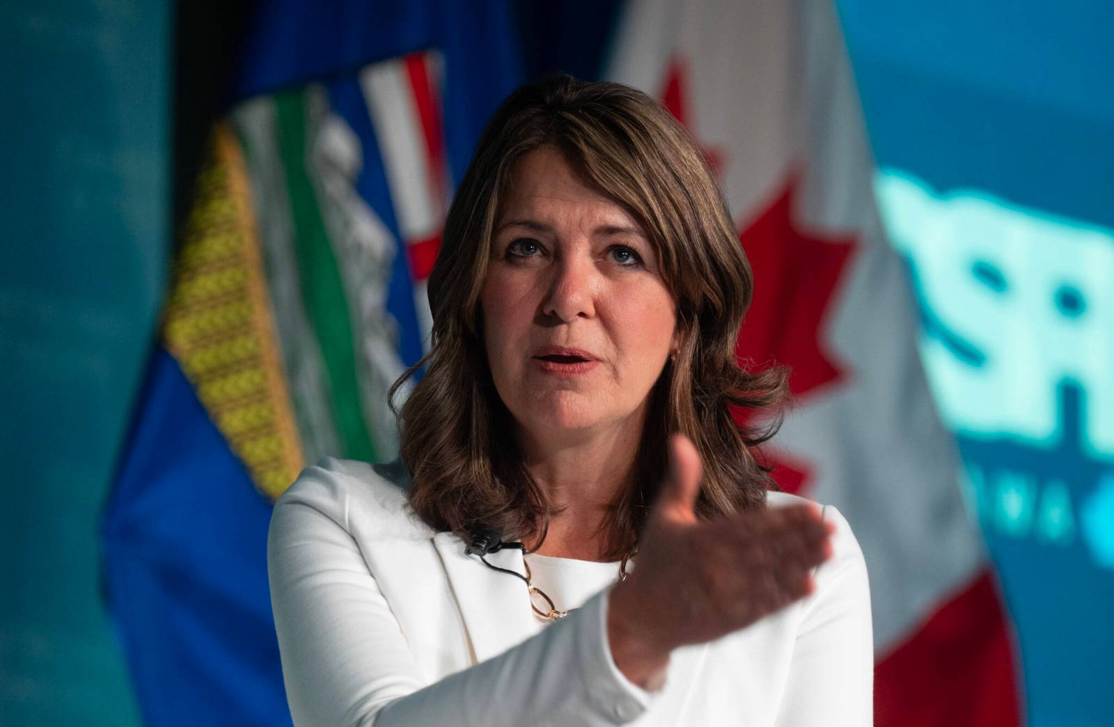 Danielle Smith plays separation carrot-and-stick – Winnipeg Free Press