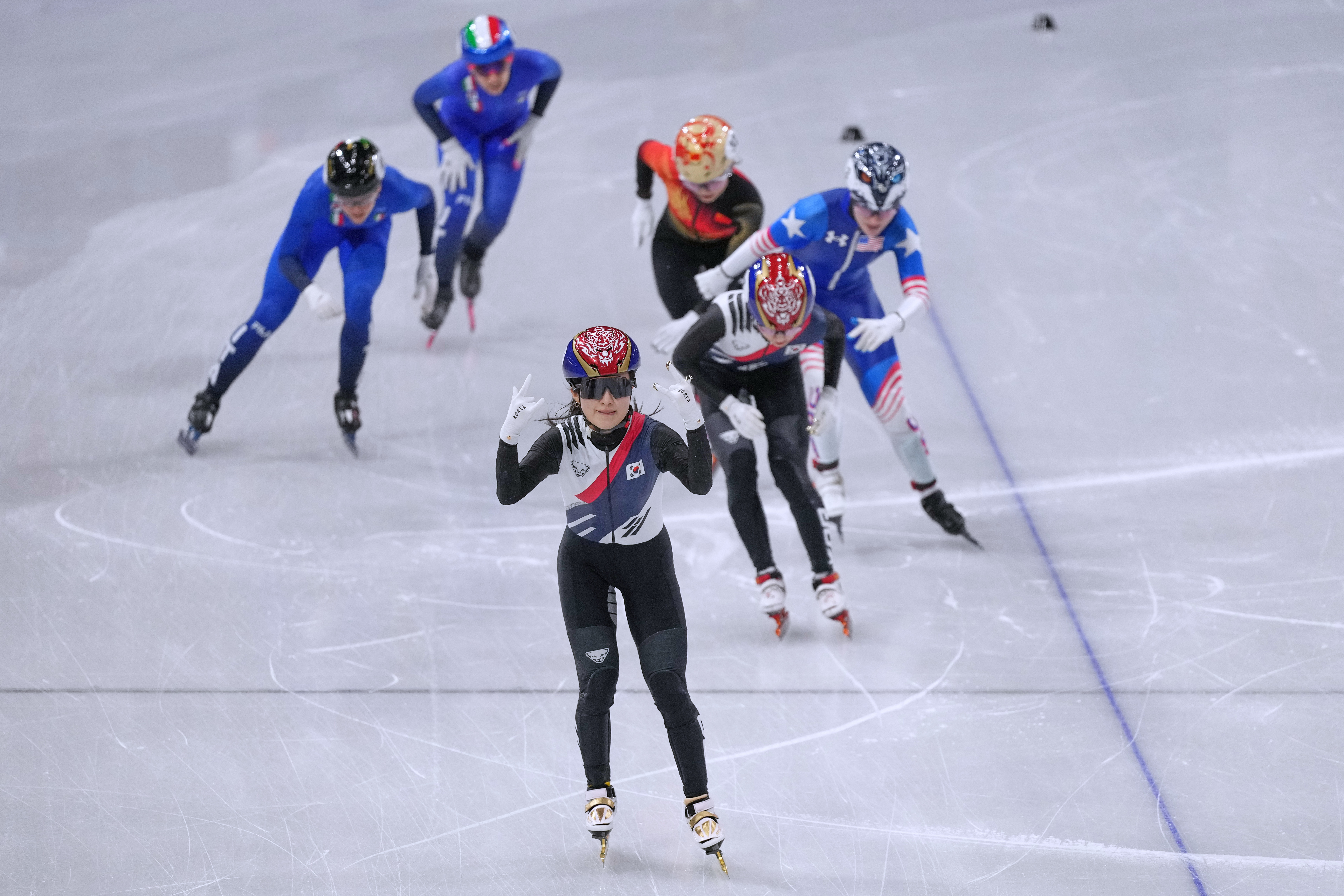 Kim Gilli wins Olympic 1500; Corinne Stoddard takes US bronze in short ...
