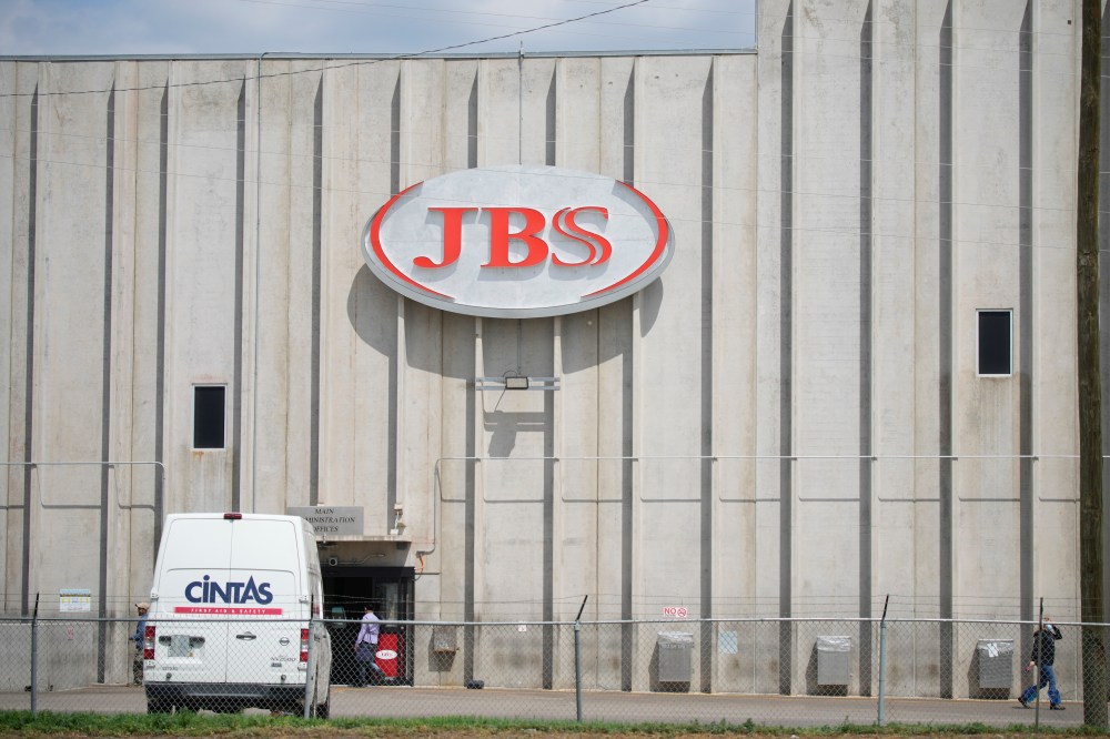 Thousands of workers strike at one of the largest meatpacking plants in ...