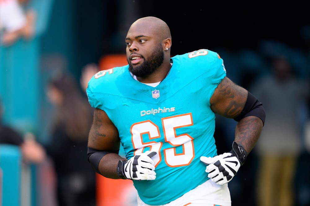 The 49ers agree to a deal with free agent guard Robert Jones, AP source ...