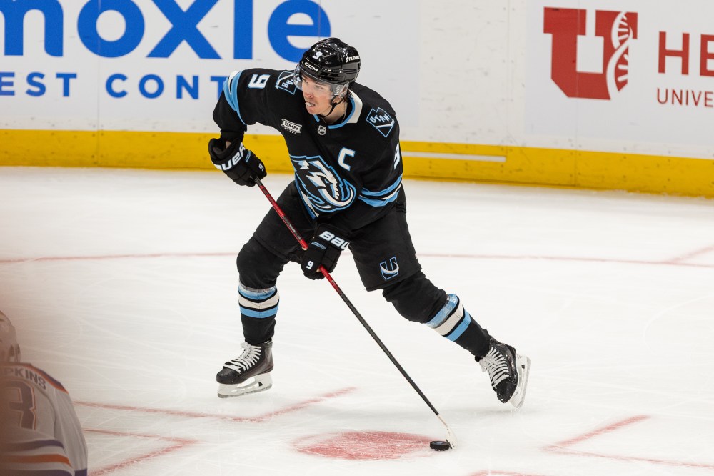 Dylan Guenther scores his 39th goal and the Mammoth beat the Predators ...