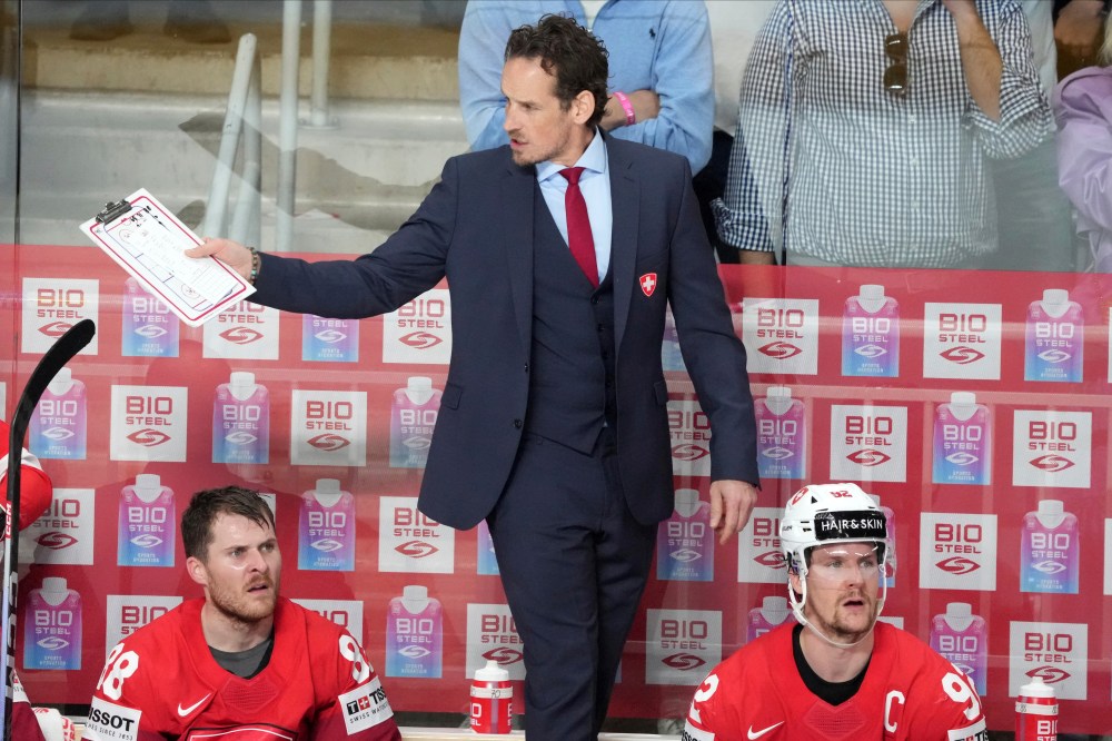 Hockey coach who admitted using false COVID-19 vaccine certificate at ...